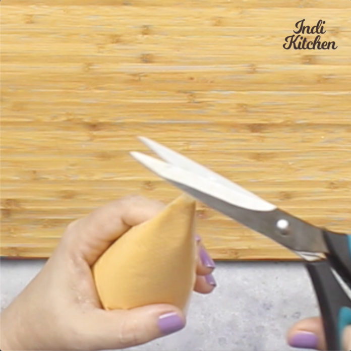 Gheeyar | Gheeyar Recipe | How to make Gheeyar at home | Sindhi Ghevar ...